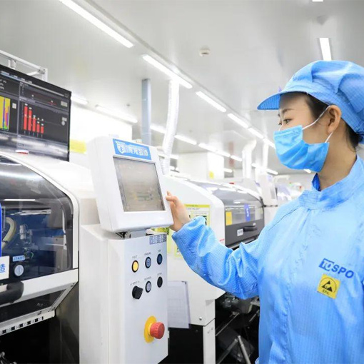 What is the Job Responsibility of an SMT Operator?